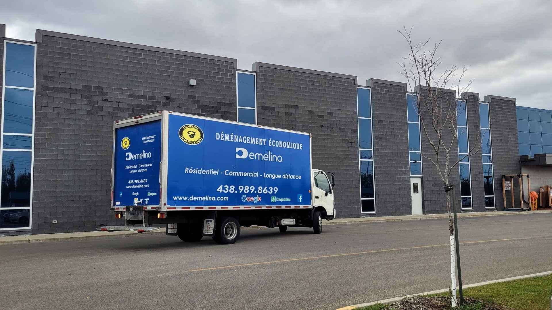 Reliable Vans & Moving Trucks Services | Demelina Moving